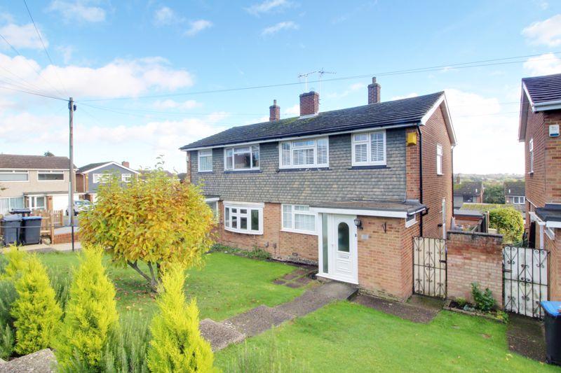 Colesdale, Cuffley EN6 3 bed semi-detached house - £525,000