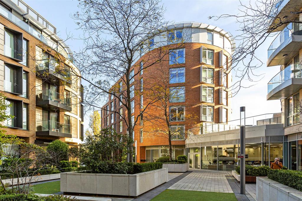 7 Plaza Gardens, Putney 2 bed flat - £220,000