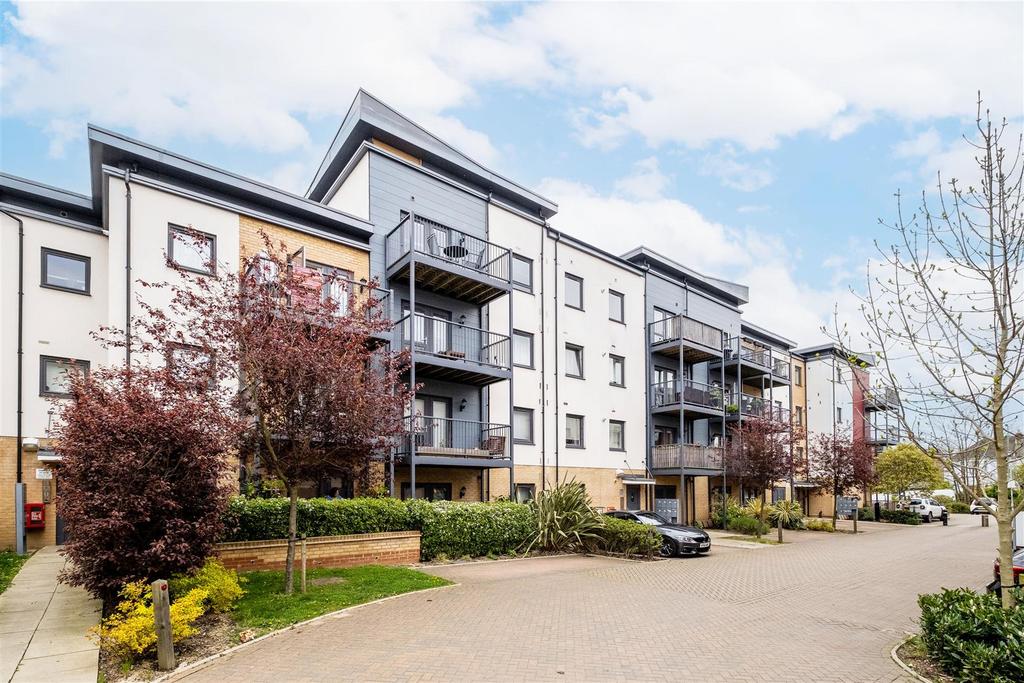 Shingly Place, The Ridgeway, Chingford 2 bed property - £1,700 pcm (£ ...