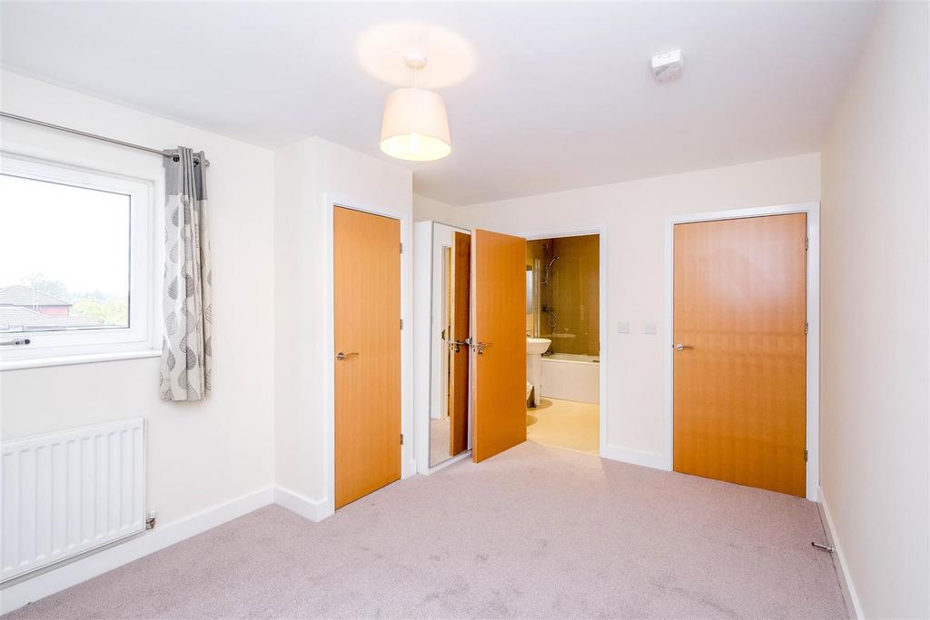 Shingly Place, The Ridgeway, Chingford 2 bed property - £1,700 pcm (£ ...