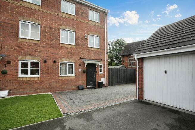 Clover Way, Bedworth, CV12 4 bed semi-detached house - £342,000