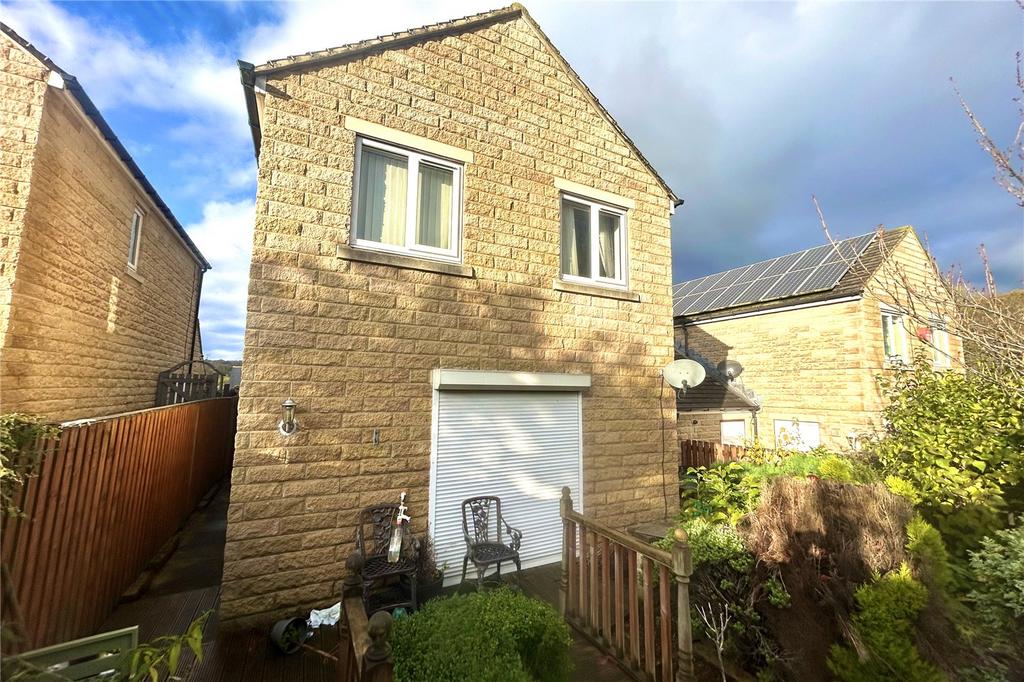 Ferndale Court, Huddersfield, West... 3 bed detached house - £200,000