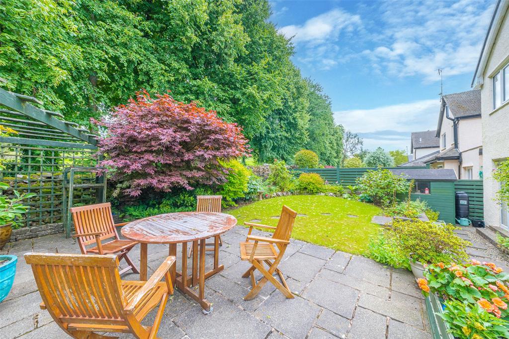 Kendal, Cumbria LA9 3 bed detached house - £425,000