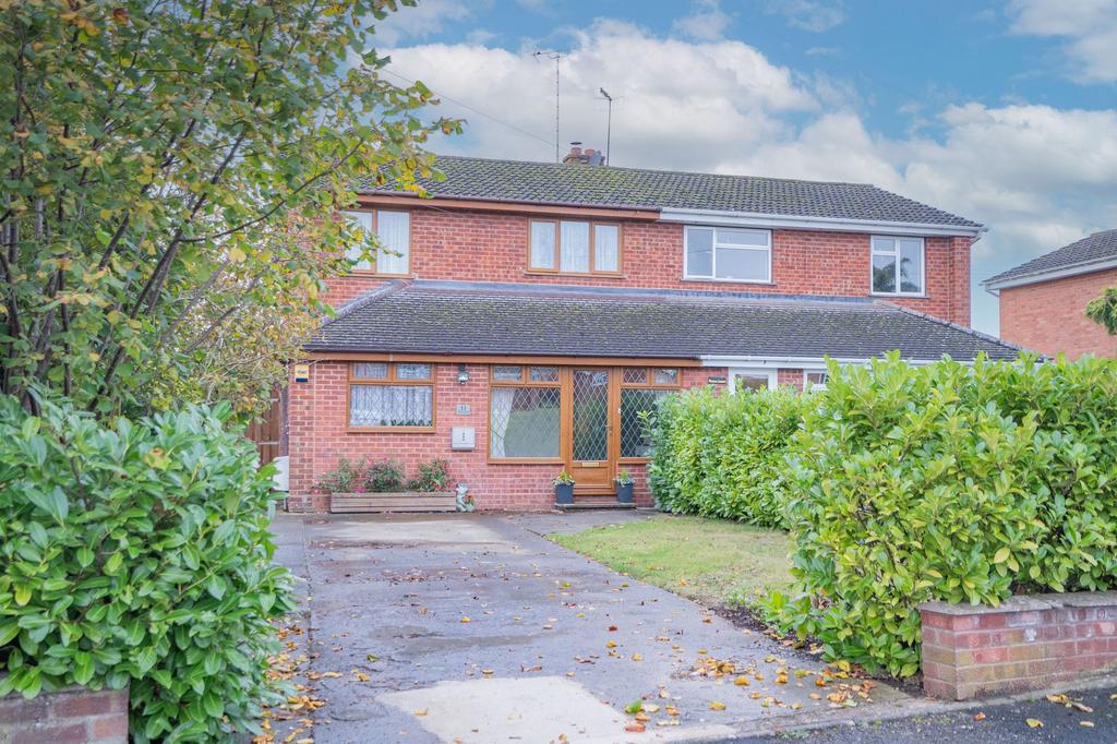 Myatt Road, Offenham, WR11 3 bed semi-detached house - £295,000