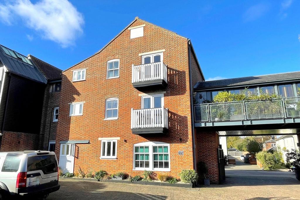 Quayside Woodbridge Suffolk Ip12 2 Bed Penthouse £270 000