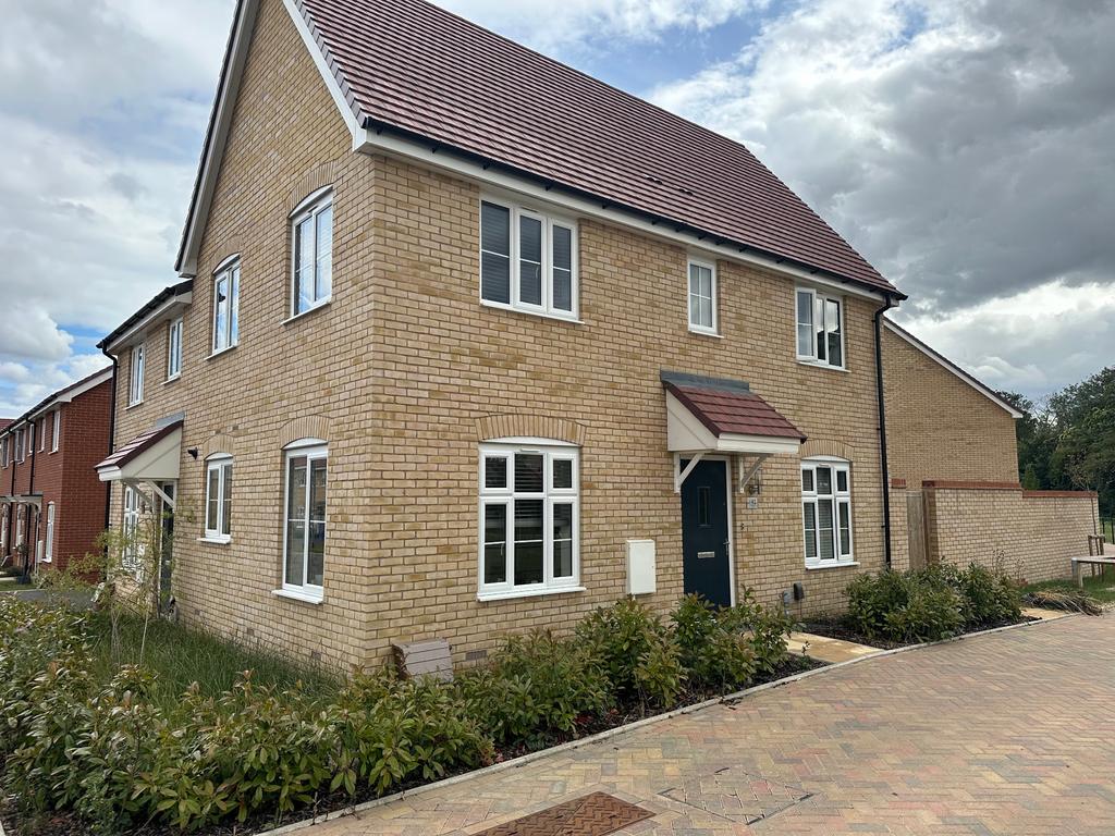 Sproughton, Ipswich IP8 3 bed semi-detached house to rent - £1,425 pcm ...