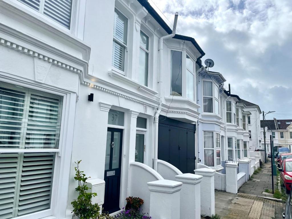 Brooker Street, Hove 1 bed apartment - £1,100 pcm (£254 pw)