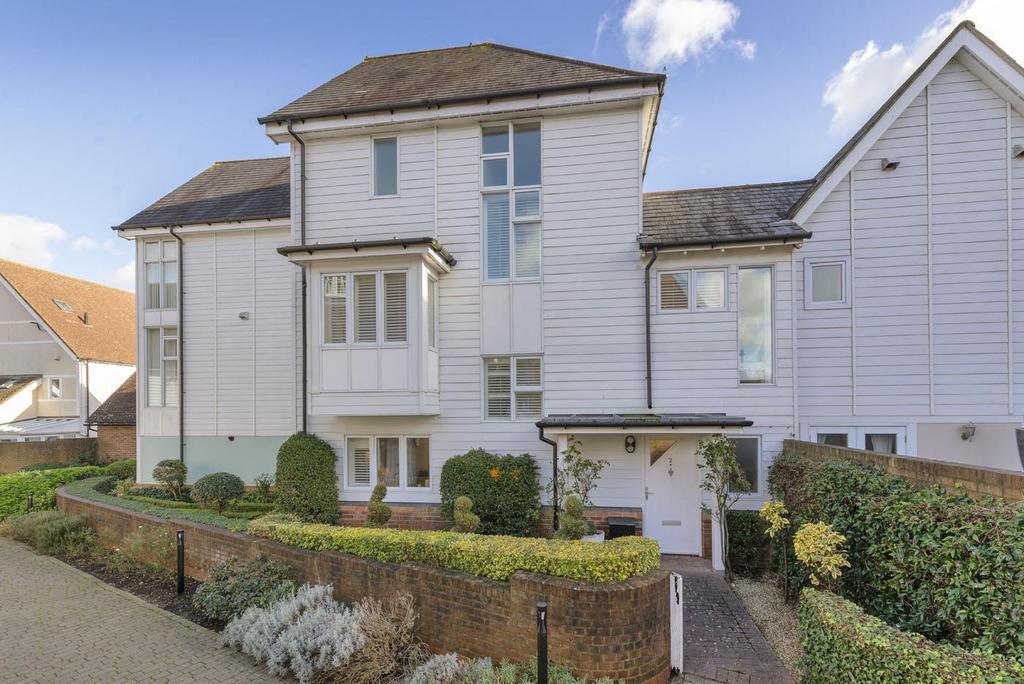 Laxton Walk, Kings Hill, ME19 4JG 4 bed semi-detached house - £475,000