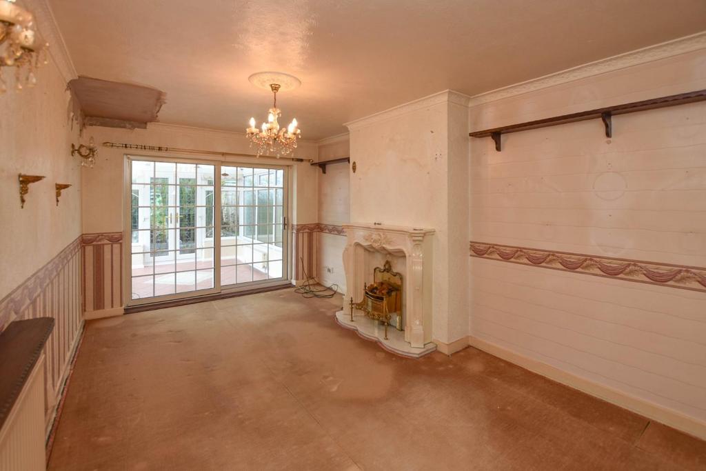 Lingfield Crescent, Beech Hill... 2 bed semi-detached bungalow - £155,000