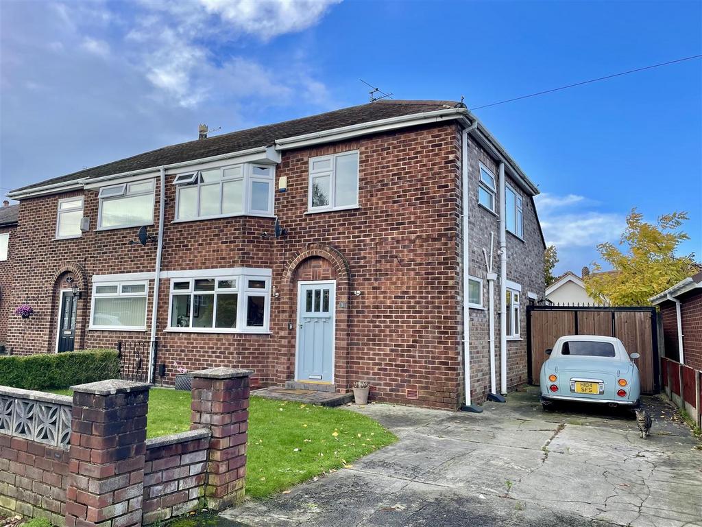 Barnfield Road, Woolston, Warrington 3 bed house - £285,000