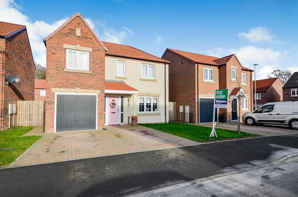 Hudson Avenue, Anlaby, Hull 4 bed detached house - £330,000