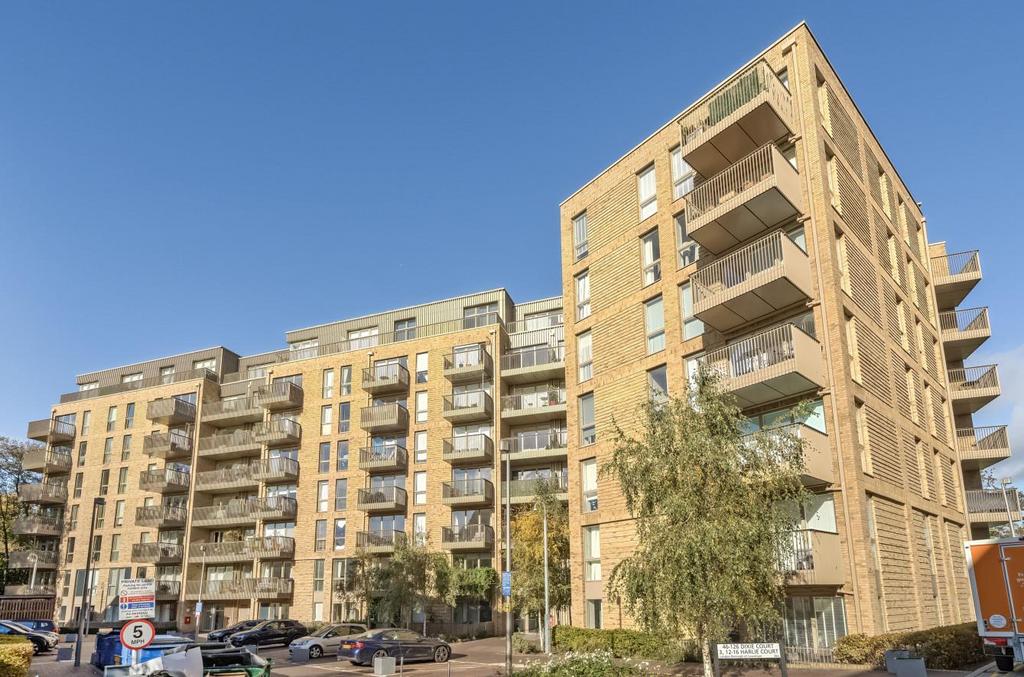 Dixie Court, Adenmore Road, London, SE6 4FA 2 bed flat for sale - £450,000