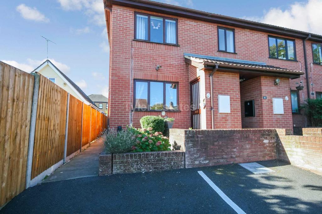Highfield Court, Billericay CM11 1 bed apartment - £185,000