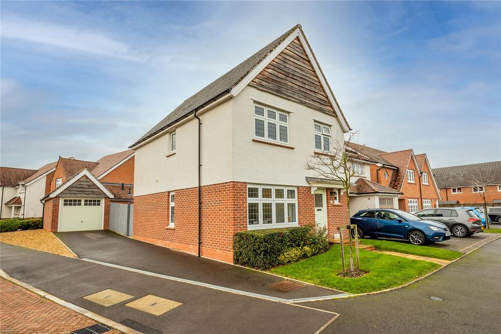 Little Mill Meadow, Leegomery... 3 bed detached house - £290,000