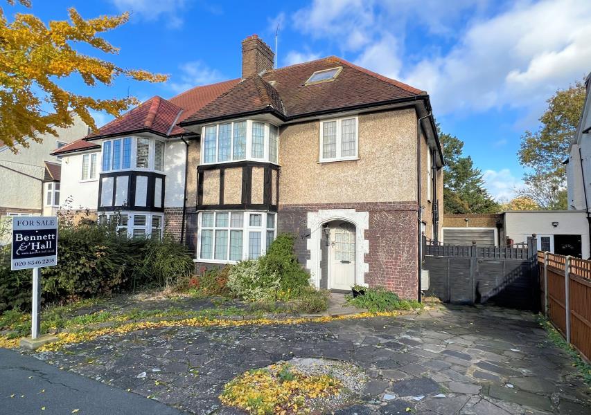 THE RIDGEWAY, FINCHLEY, N3 5 bed semi-detached house - £1,000,000