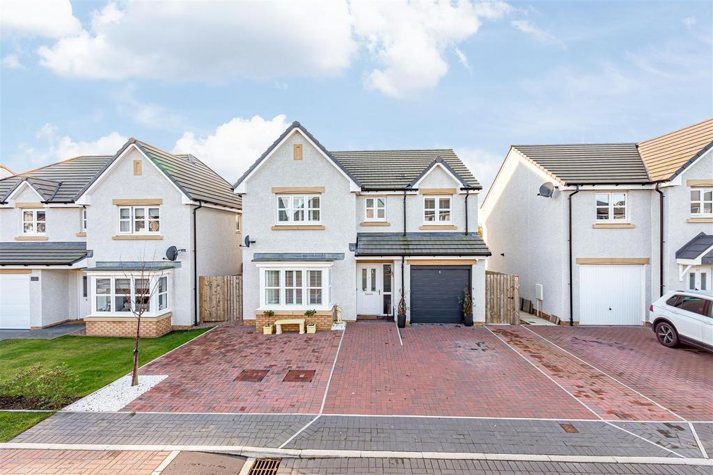 51 Dunnock Road, Dunfermline, KY11 8QE 4 bed detached house - £345,000