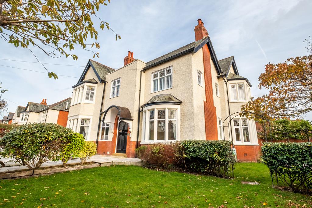 Riley Avenue, Lytham St. Annes, FY8 5 bed detached house - £700,000