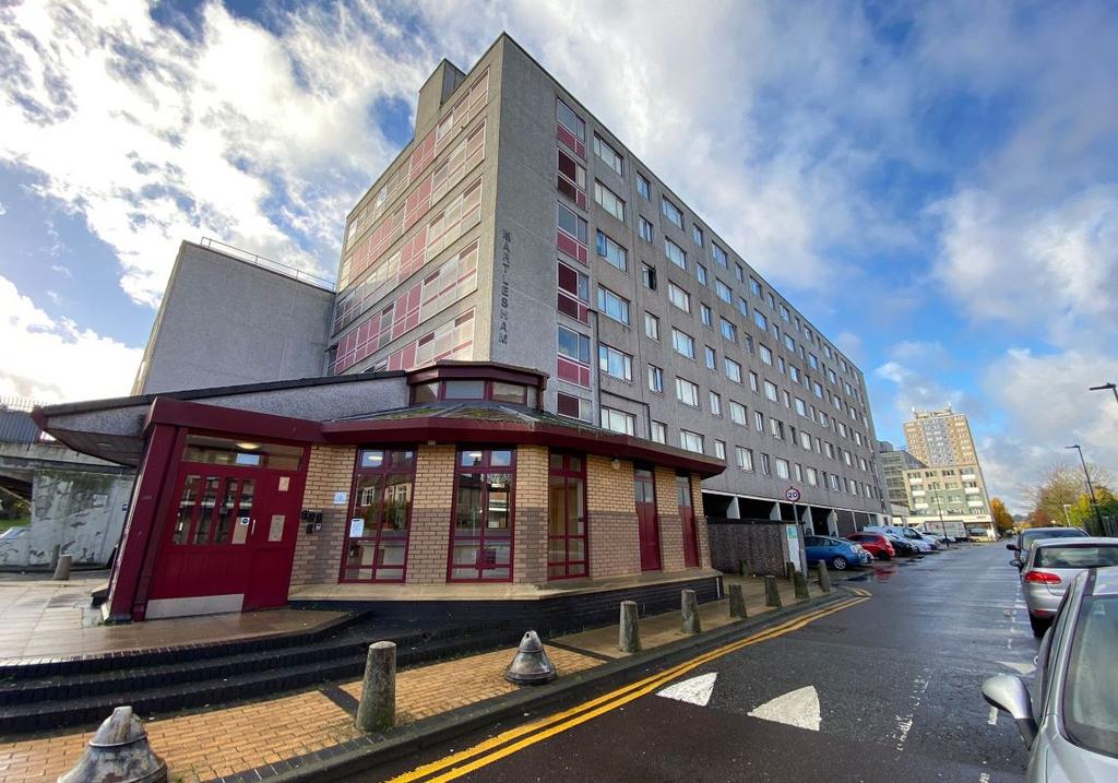 Flat 32 Martlesham, Adams Road... 2 bed flat - £150,000