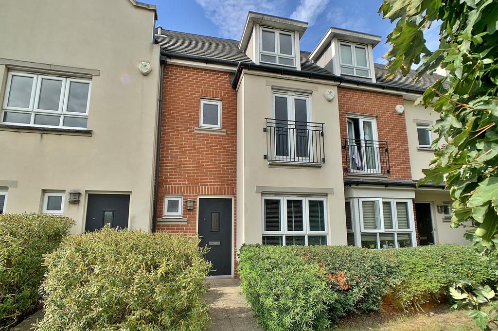 Palace Way, Woking, Surrey, GU22 3 bed house - £1,720 pcm (£397 pw)