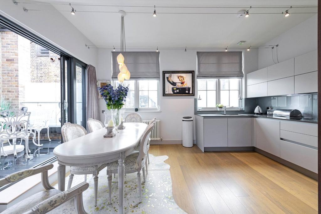 Charles Baker Place, London, SW17 4 bed terraced house to rent - £5,000 ...