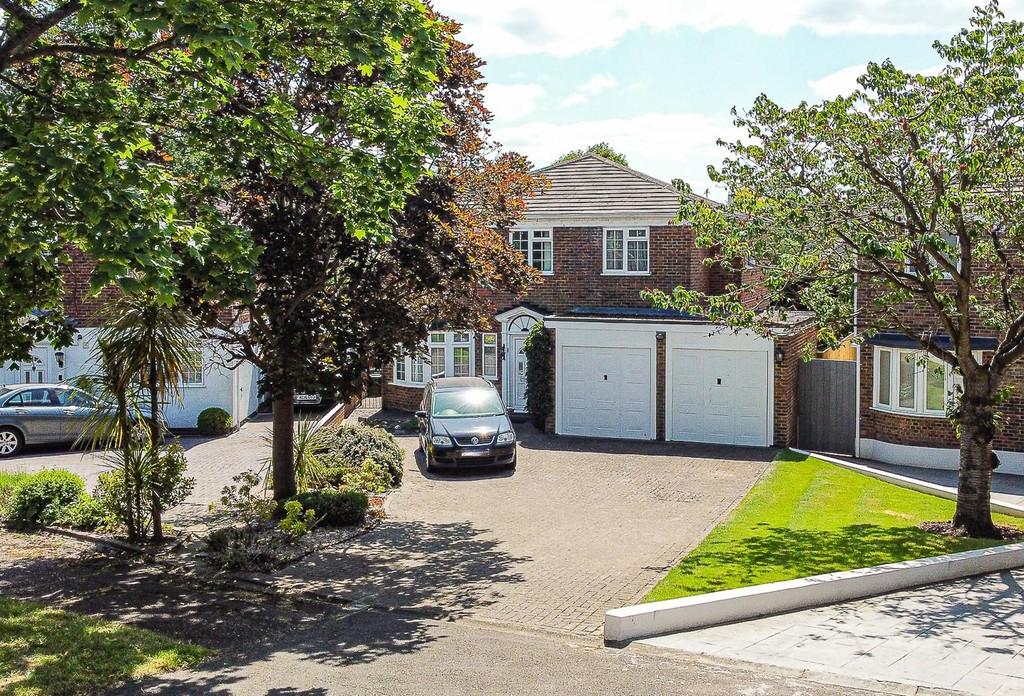 Daymer Gardens, Pinner HA5 4 bed detached house - £999,950