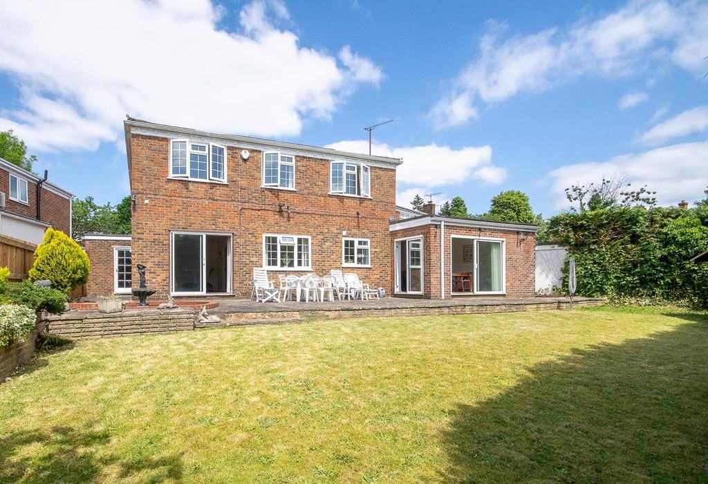 Daymer Gardens, Pinner HA5 4 bed detached house - £999,950