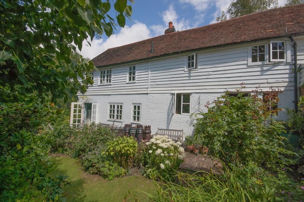 Ewhurst Green, East Sussex TN32 3 bed semi-detached house for sale - £ ...