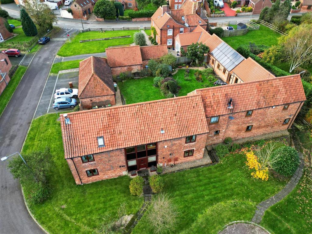 Foxhall Close, Norwell, Newark 4 bed barn conversion - £500,000