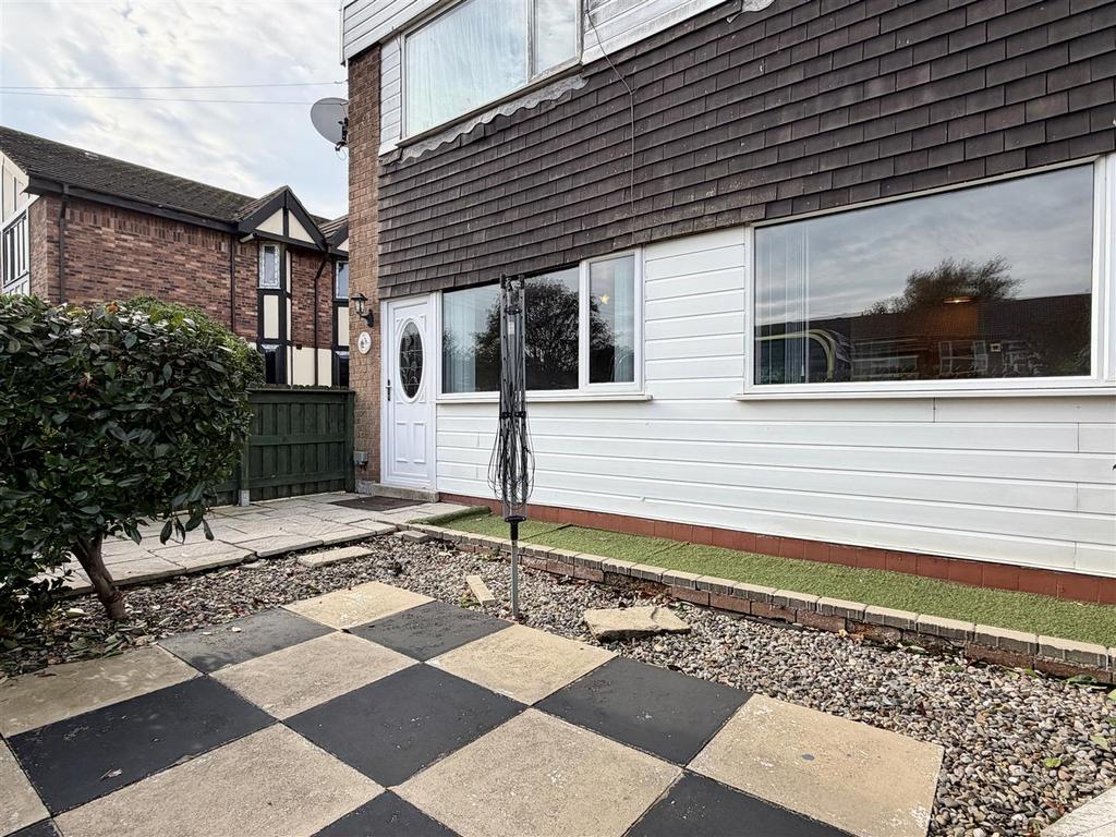 Bridge Court, Saltcotes Road, Lytham 2 bed flat for sale - £89,950