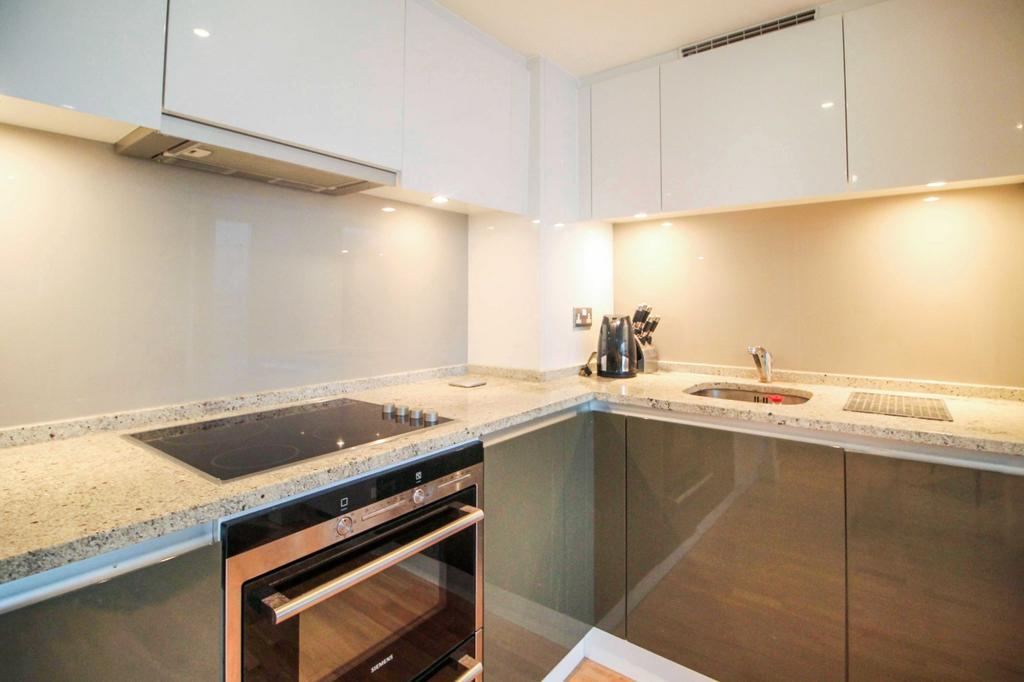 East Tower, The Landmark, Canary... 1 bed apartment - £2,362 pcm (£545 pw)