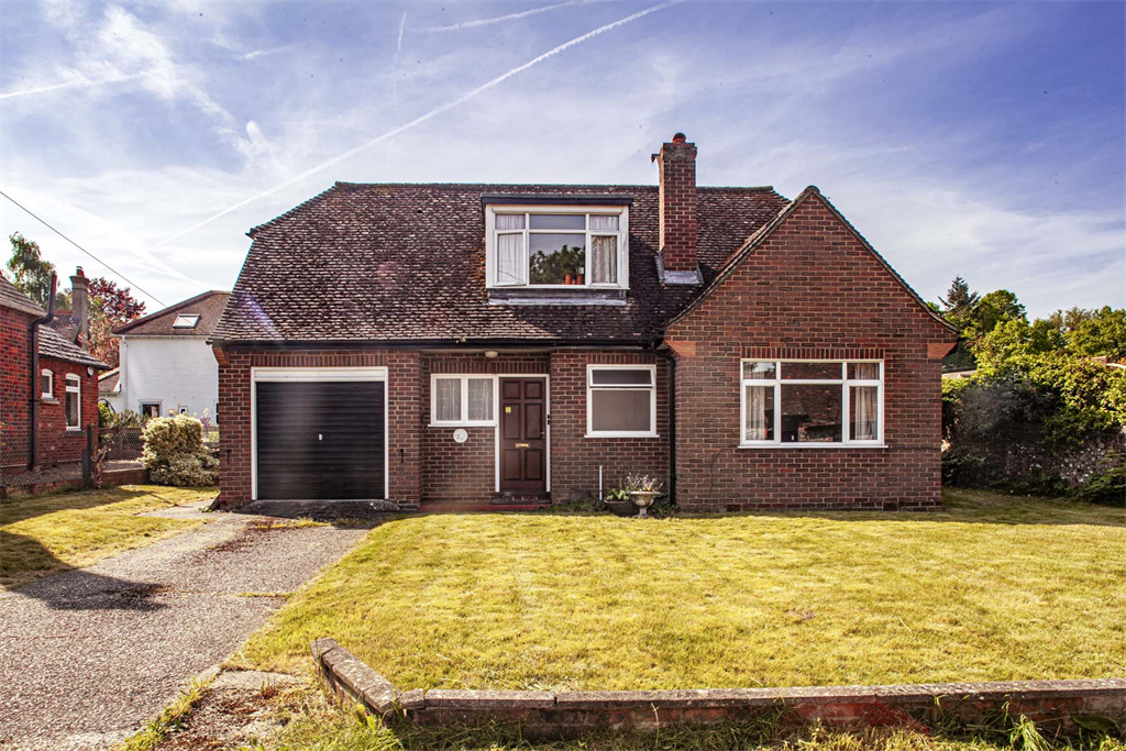 Knightstone, Goring on Thames, RG8 3 bed detached house for sale - £695,000