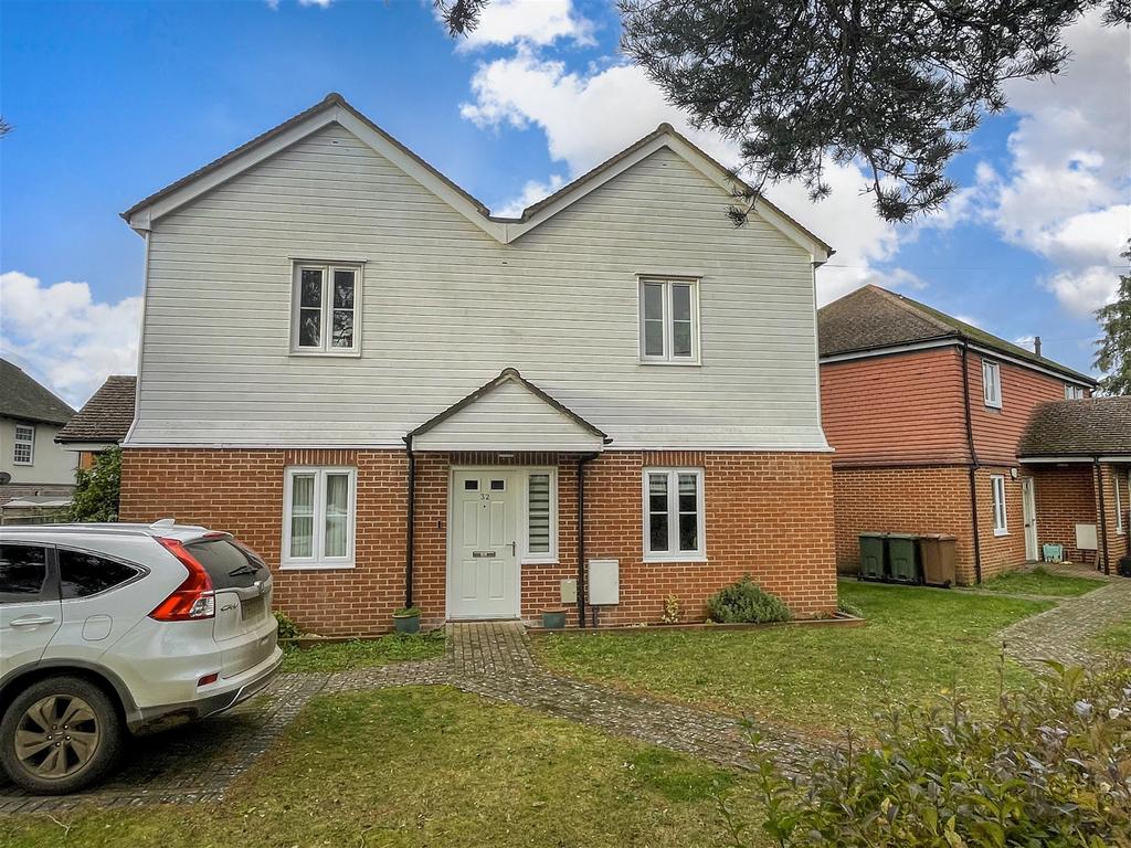 Pathfields, Shere, Guildford, Surrey 2 bed ground floor maisonette for ...