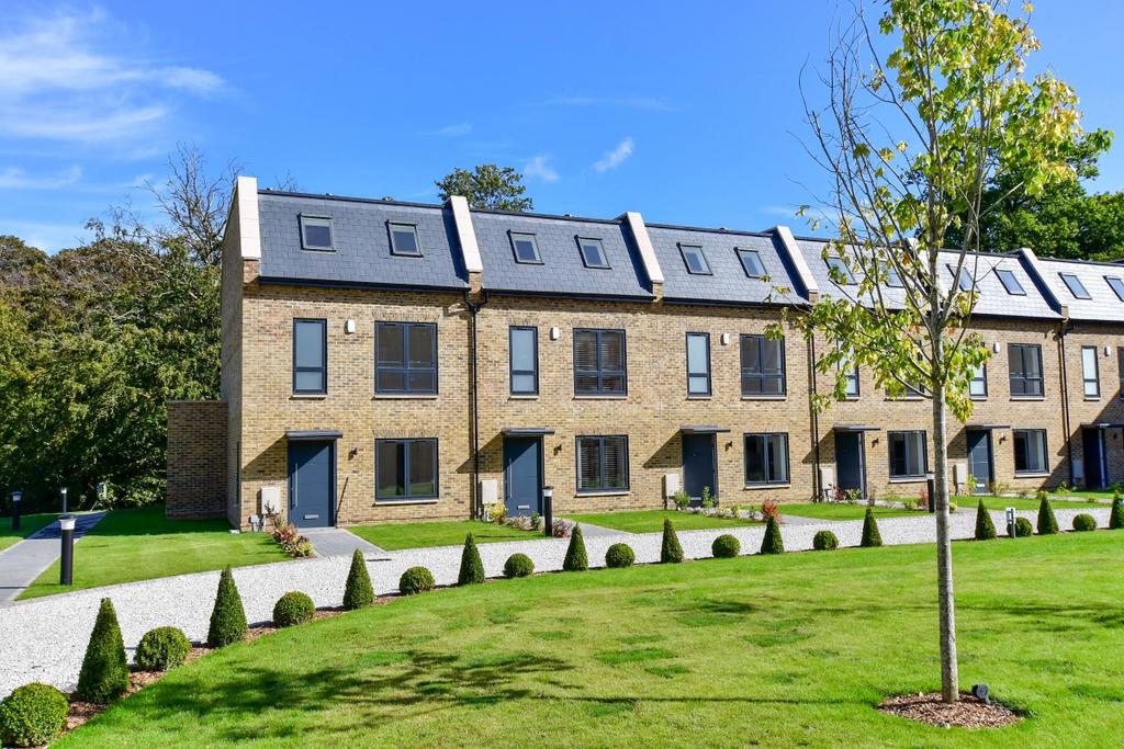 Fawkham Manor Fawkham Lane DA3 4 bed townhouse - £2,500 pcm (£577 pw)