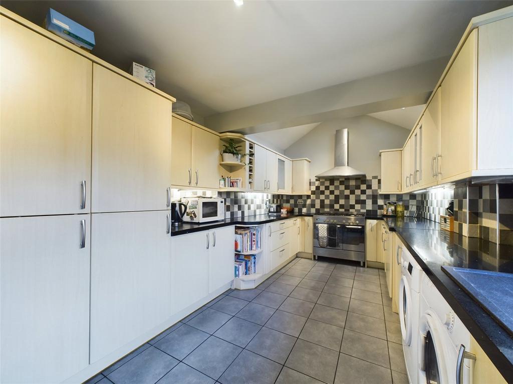 Kilminster Court, Cheltenham Road... 3 bed detached house - £435,000