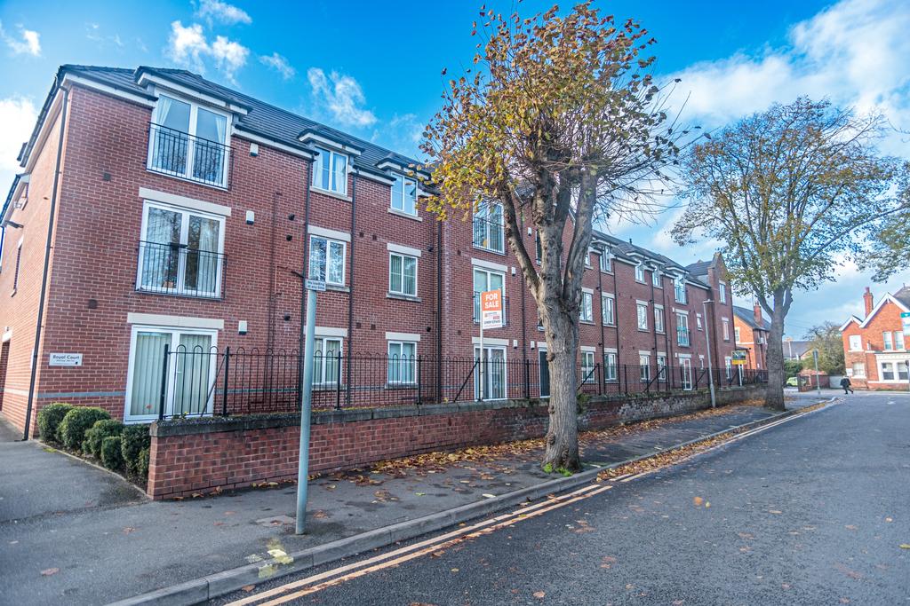 Royal Court, Worksop, S80 2 bed flat for sale - £105,000