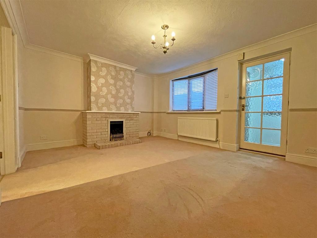 Gable Court Mews, Weston Favel Village, Northampton, NN3 3NS 3 bed end ...
