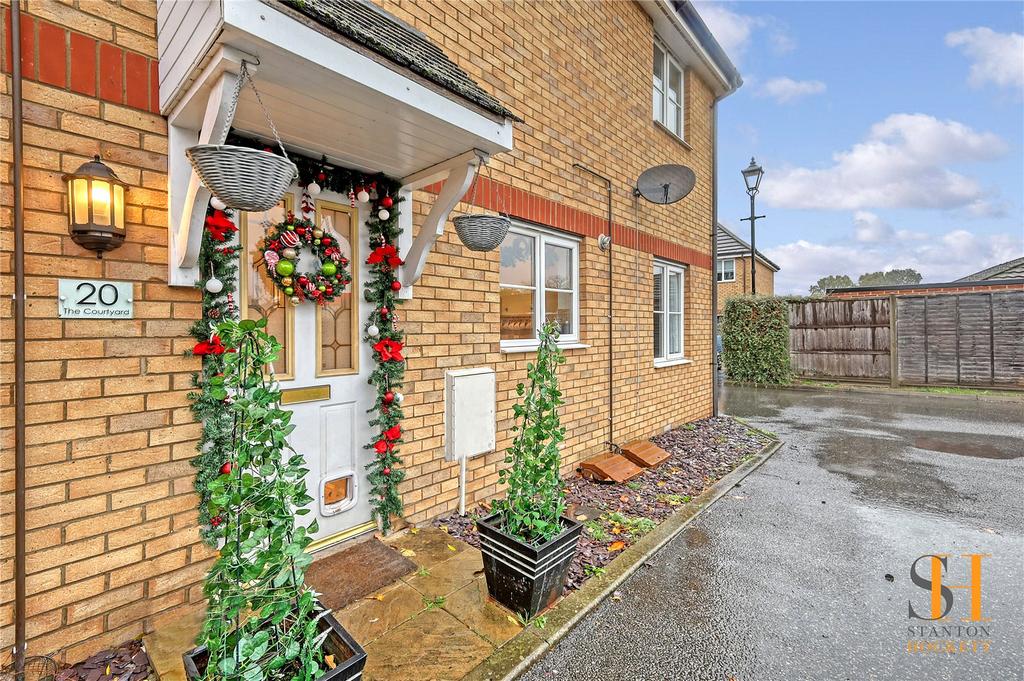 The Courtyard, Whitmore Way... 2 bed apartment - £200,000