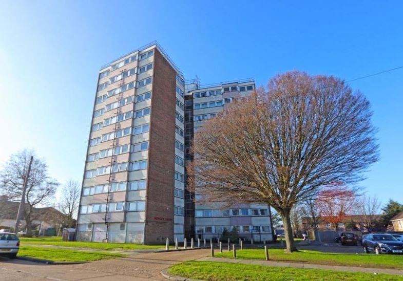 6 Bewley Court, Whittingham Avenue... 2 bed flat - £45,000