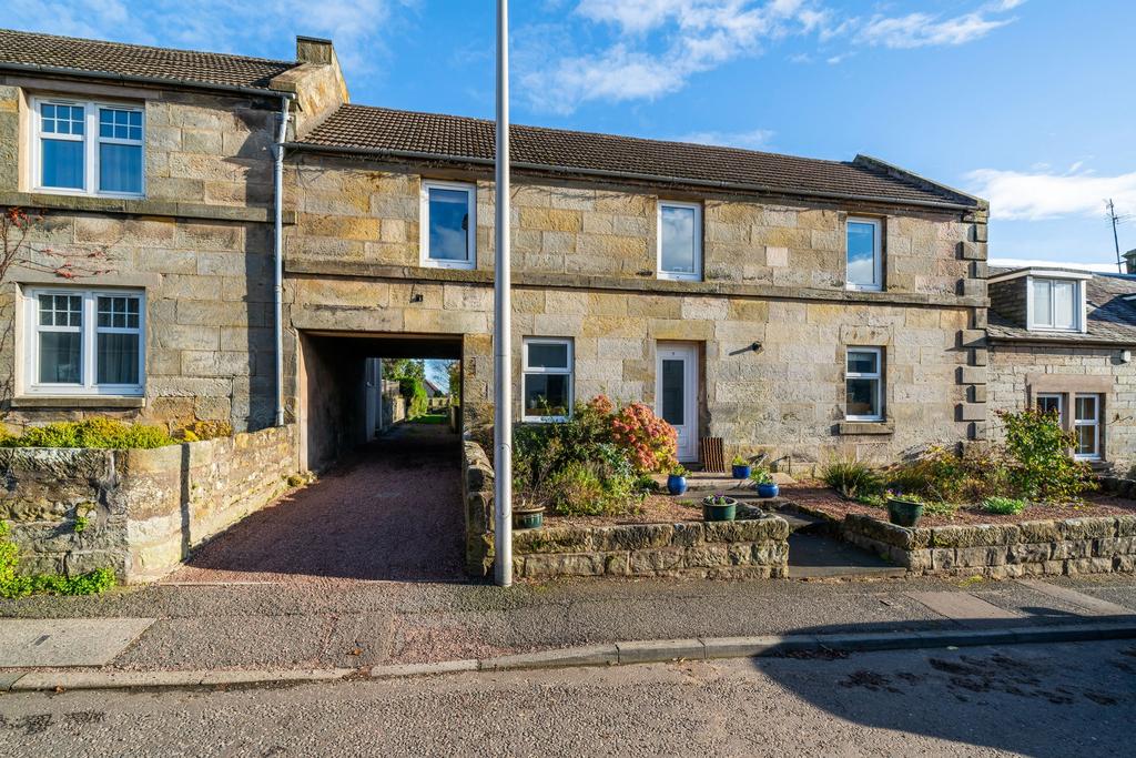 Main Street, Strathkinness, KY16 3 bed flat - £225,000