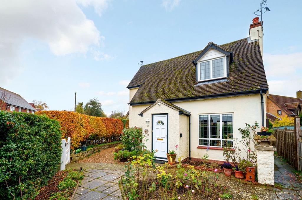 The Green, Bromham, Bedford 2 bed detached house for sale - £350,000