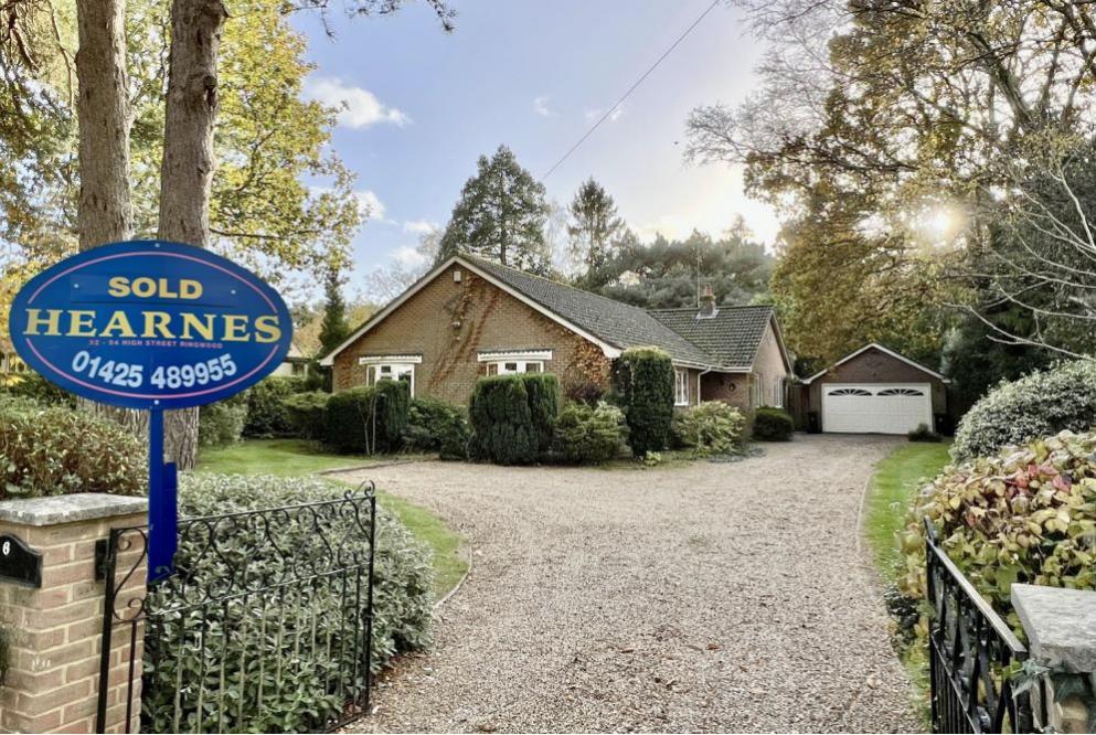 St Leonards Way, Ashley Heath, BH24 2HS 4 bed bungalow - £800,000