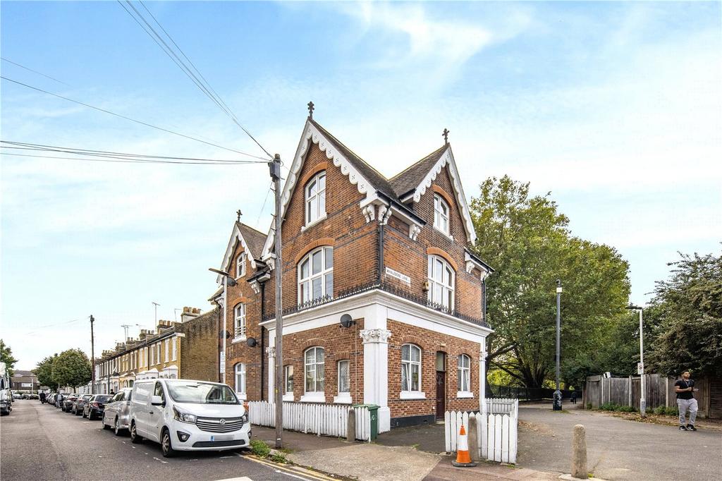 Tennyson Road, Stratford, London, E15 Studio - £1,300 pcm (£300 pw)