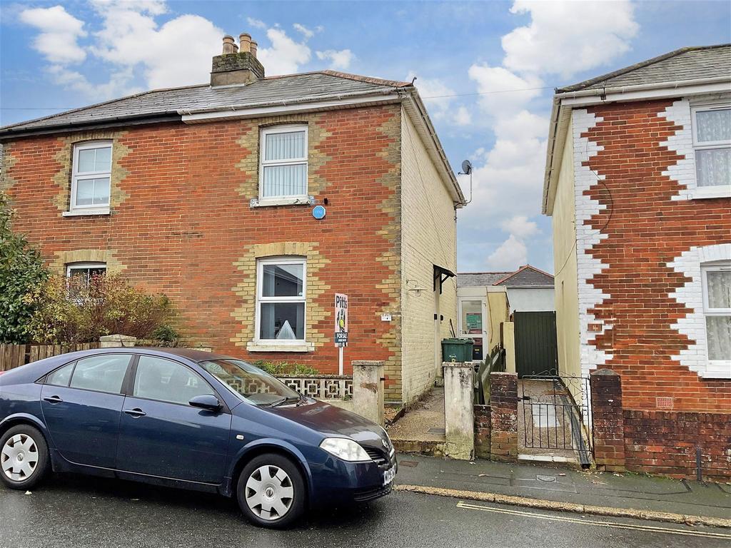 Harding Road, Oakfield, Ryde, Isle of... 2 bed semi-detached house - £ ...