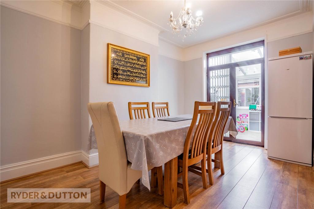 Manchester Road, Sudden, Rochdale, Greater Manchester, OL11 4 bed semi ...