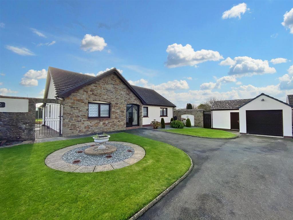 Hundleton, Pembroke 5 bed detached bungalow for sale - £450,000