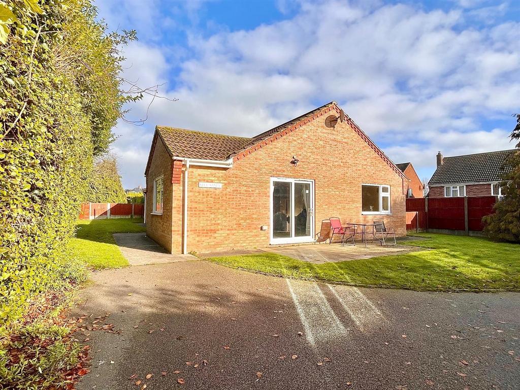 North Road, Hemsby 3 bed detached bungalow - £375,000