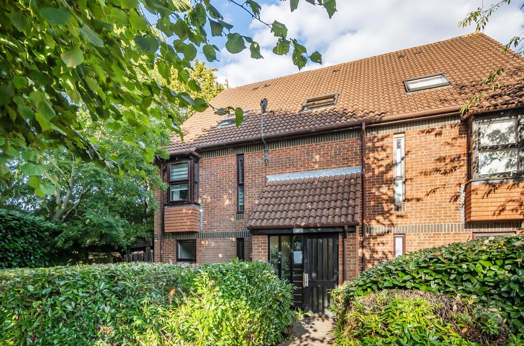 Alexander Close, Barnet, EN4 Studio - £1,000 pcm (£231 pw)