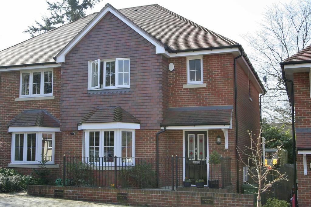Park Mews, Oxted, Surrey, RH8 3 bed semi-detached house - £2,600 pcm (£ ...