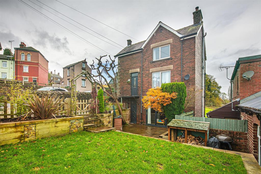 Haywood Lane, Deepcar, Sheffield 3 bed detached house for sale - £300,000