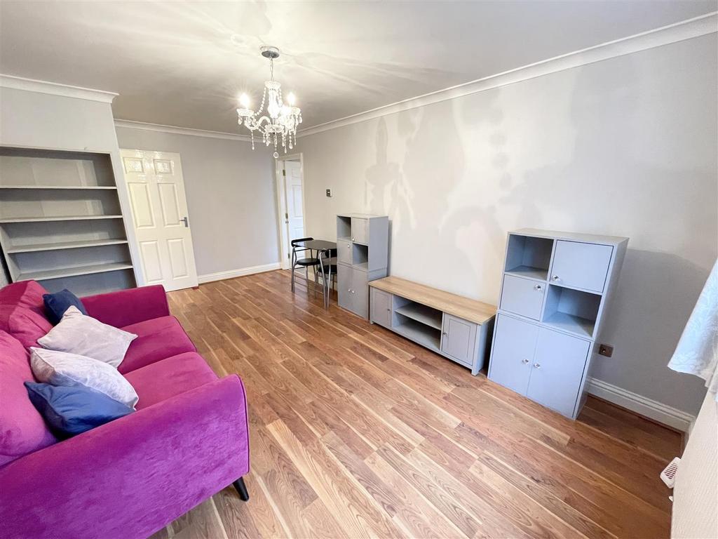 Stanley Road, Carshalton SM5 1 bed apartment - £1,350 pcm (£312 pw)